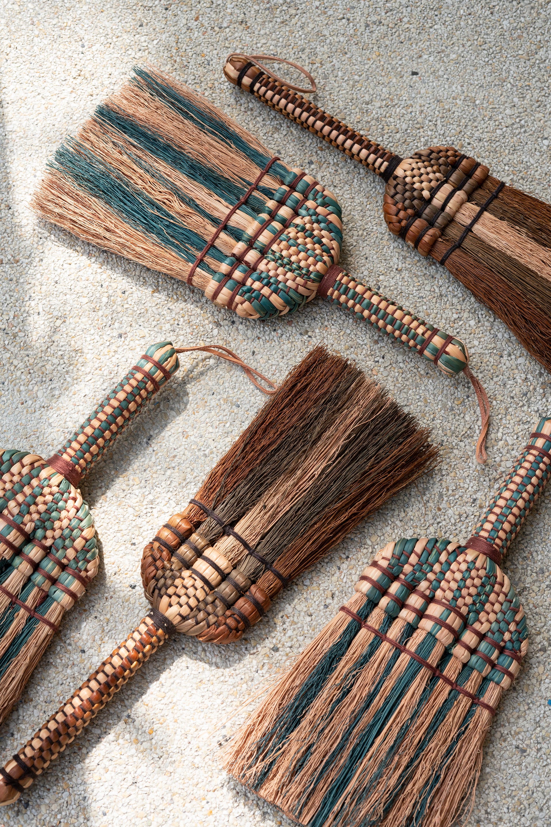 Baan Boon Broom - Brown + Cream