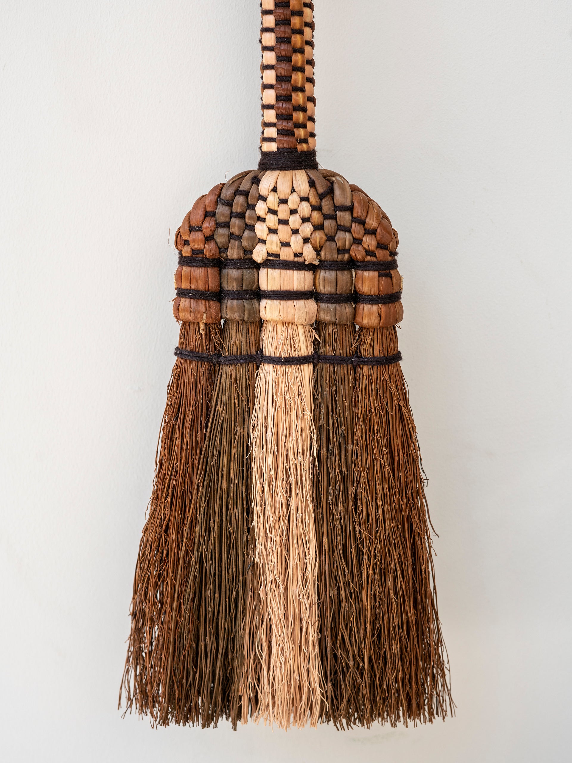Baan Boon Broom - Brown + Cream